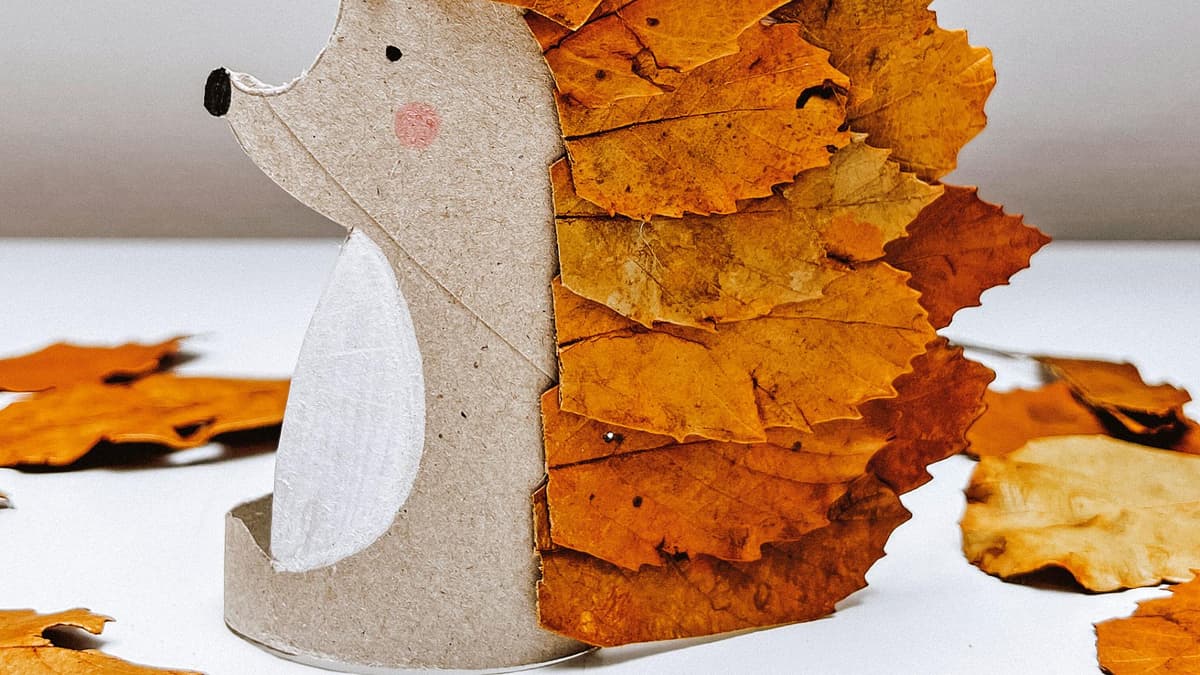 Igel aus Blättern basteln: Einfache Anleitung