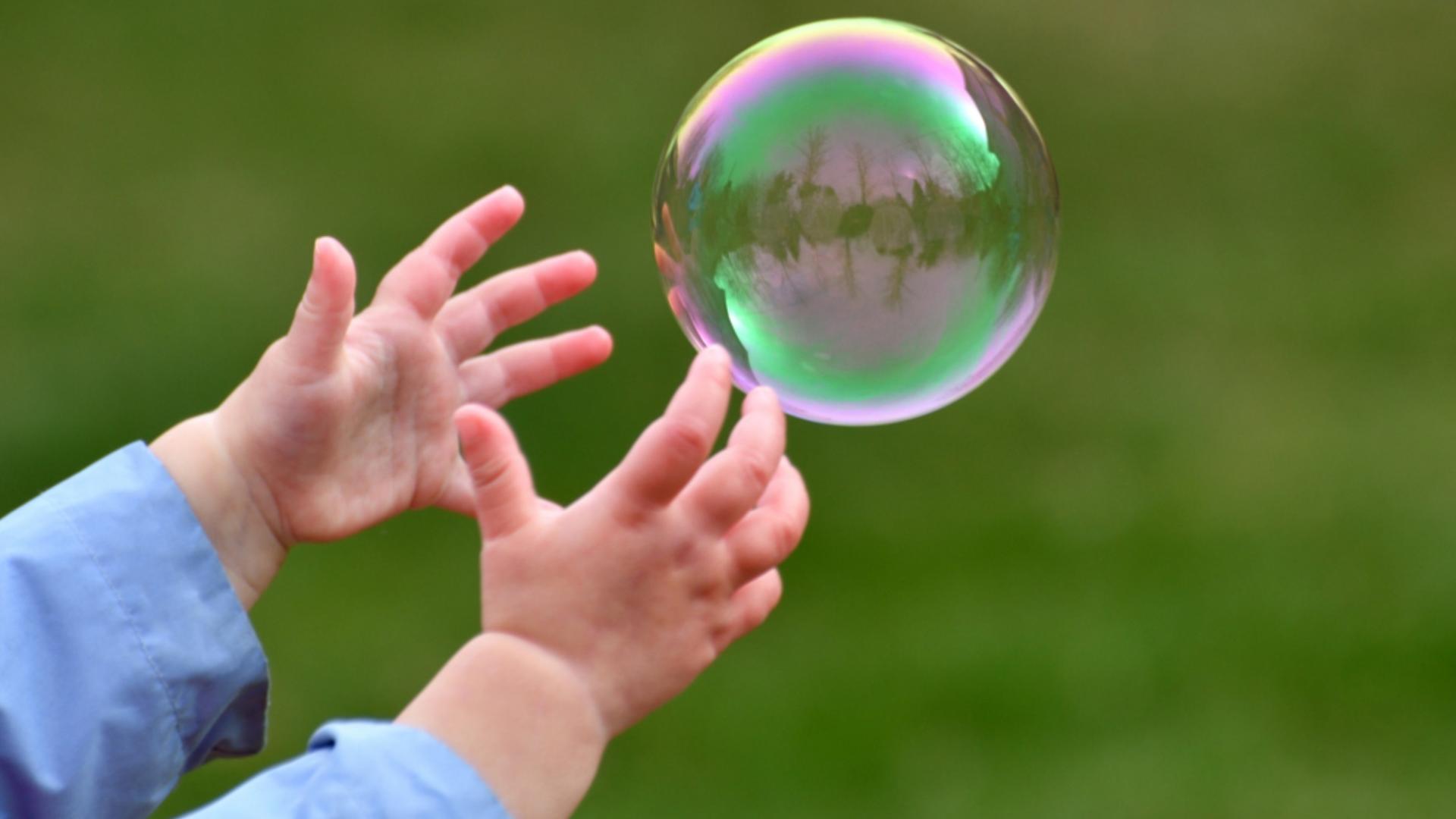 Hüpfende Seifenblasen selber machen: So geht's