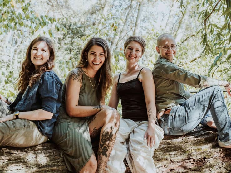 Polyamore Beziehung: 4 Frauen, 3 Kinder, 1 Familie!