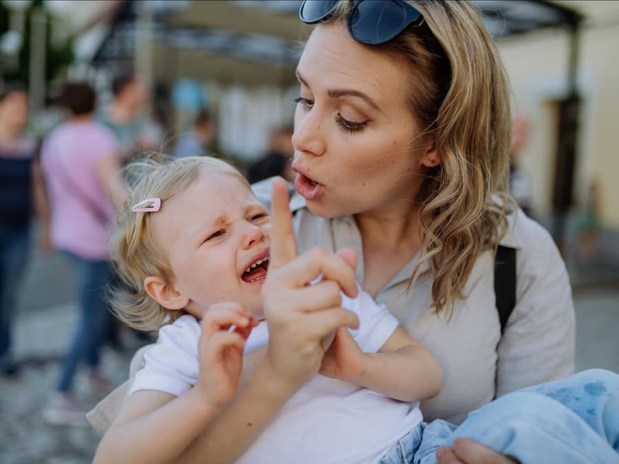 Genervt vom Kind und kurz vorm Losbrüllen? DAS ist besser, Mama!