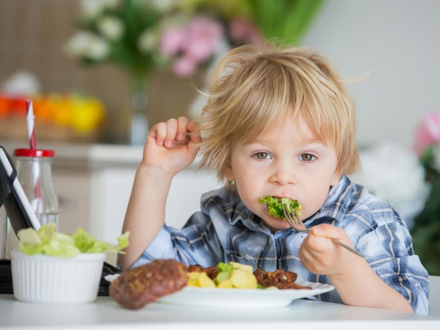 Mit diesen Sätzen macht ihr euren Kids das (gesunde) Essen richtig ...