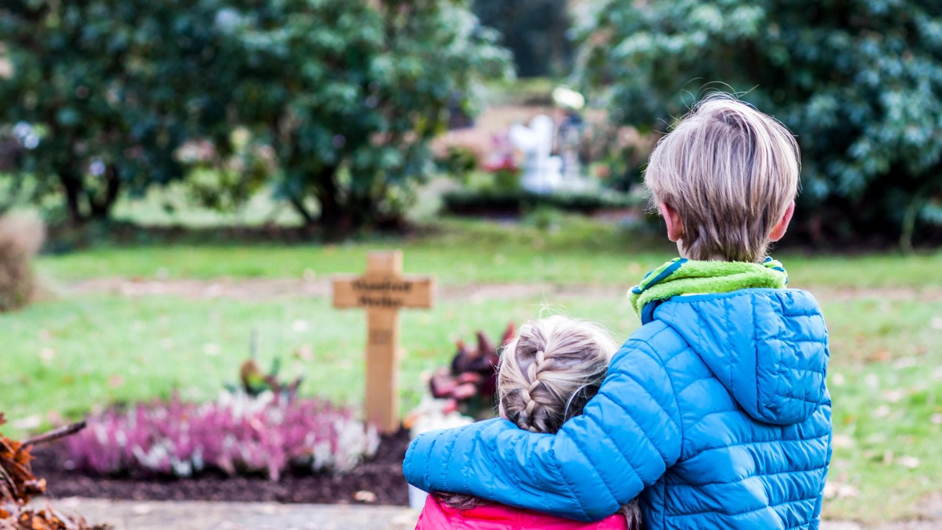 Wie ihr richtig mit Kindern über den Tod sprecht