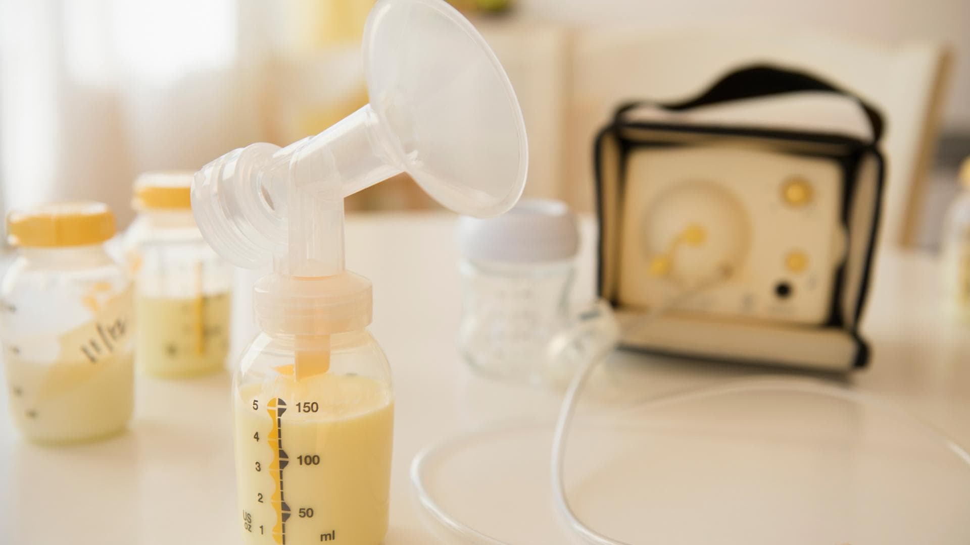 Milchpumpe mieten: Was Mamas wissen sollten