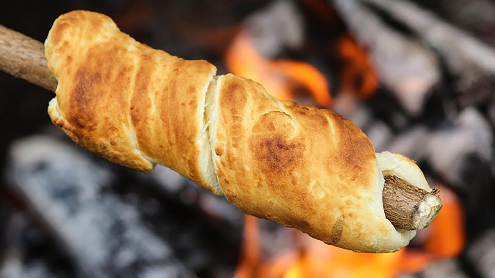 Stockbrot am Lagerfeuer